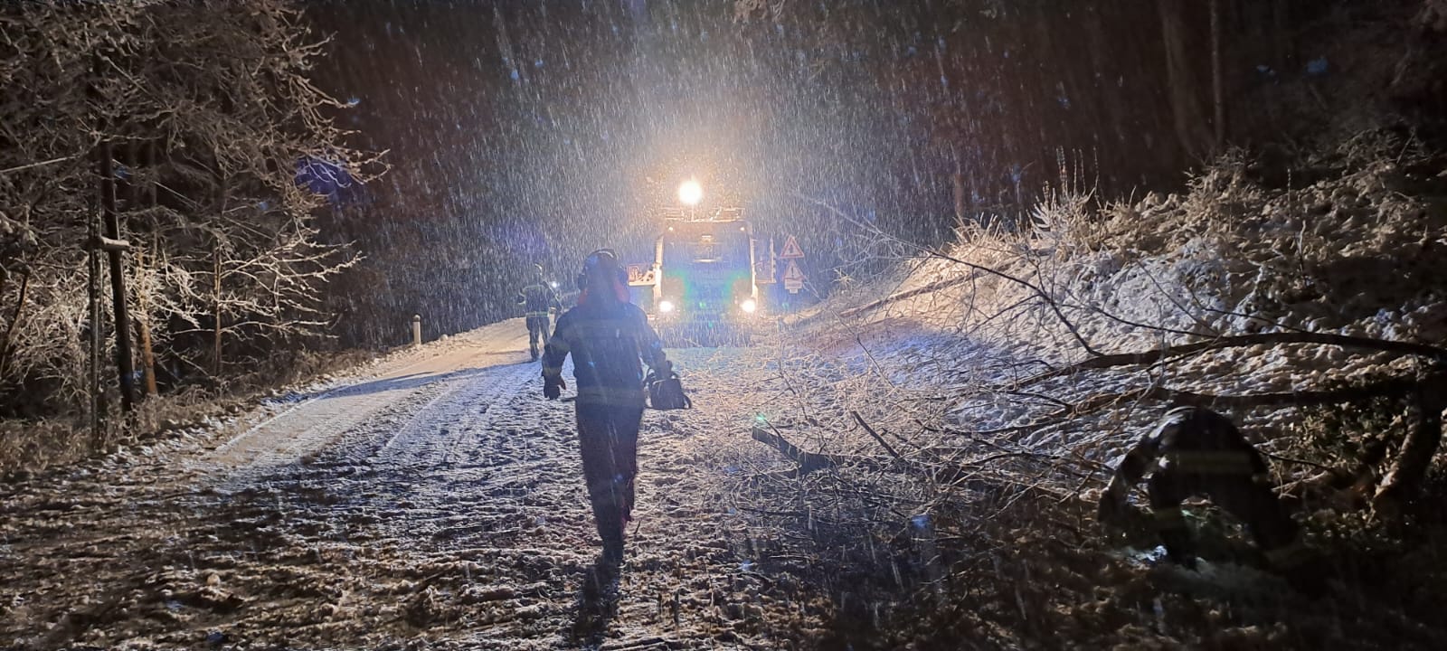 Heftiger Schneefall sorgt für zahlreiche Einsätze | Freiwillige ... Heftiger Schneefall sorgt für zahlreiche Einsätze | Freiwillige ...